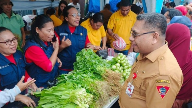 Warga Ambon Antusias Berbelanja di Gerakan Pangan Murah (GPM) – PATROLI ...